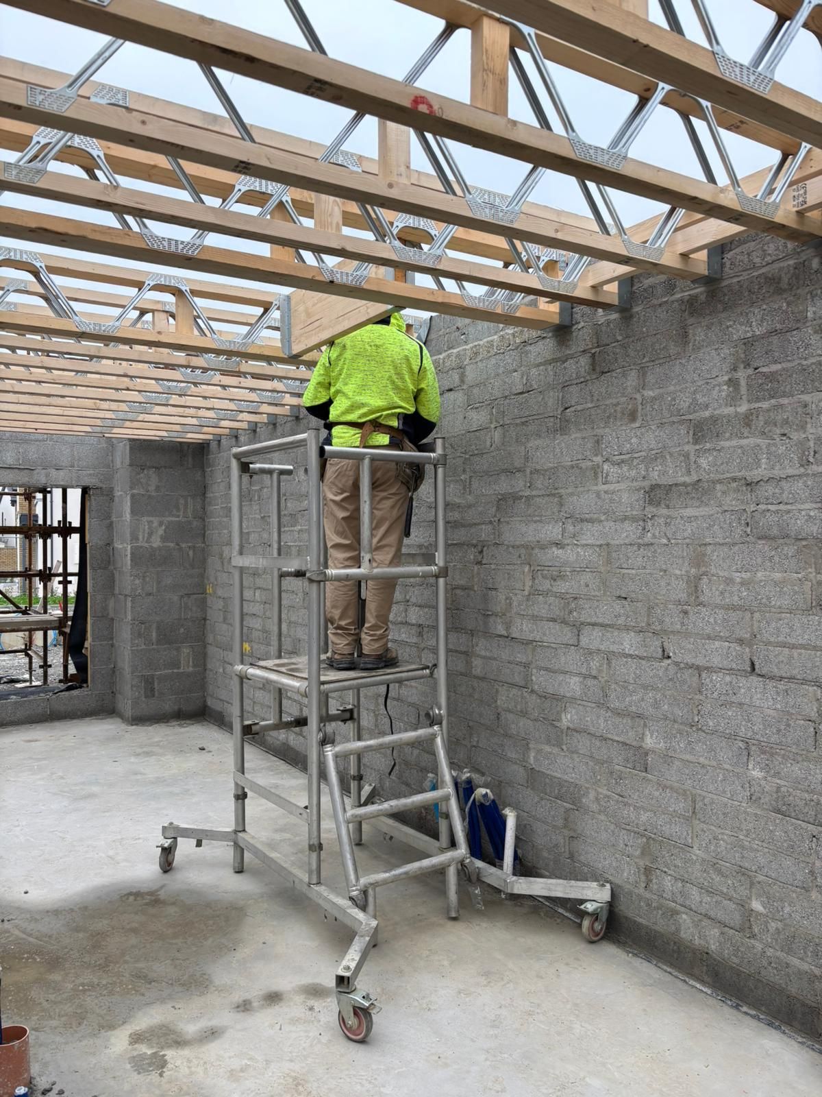 2025/07 - Best Practice Example: Using Podium Platforms - Construction ...